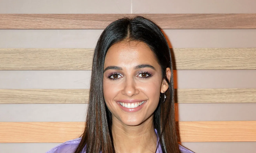 Who is Adam Scott's wife Naomi Scott? Age, Height, Kids, Wiki - Net ...