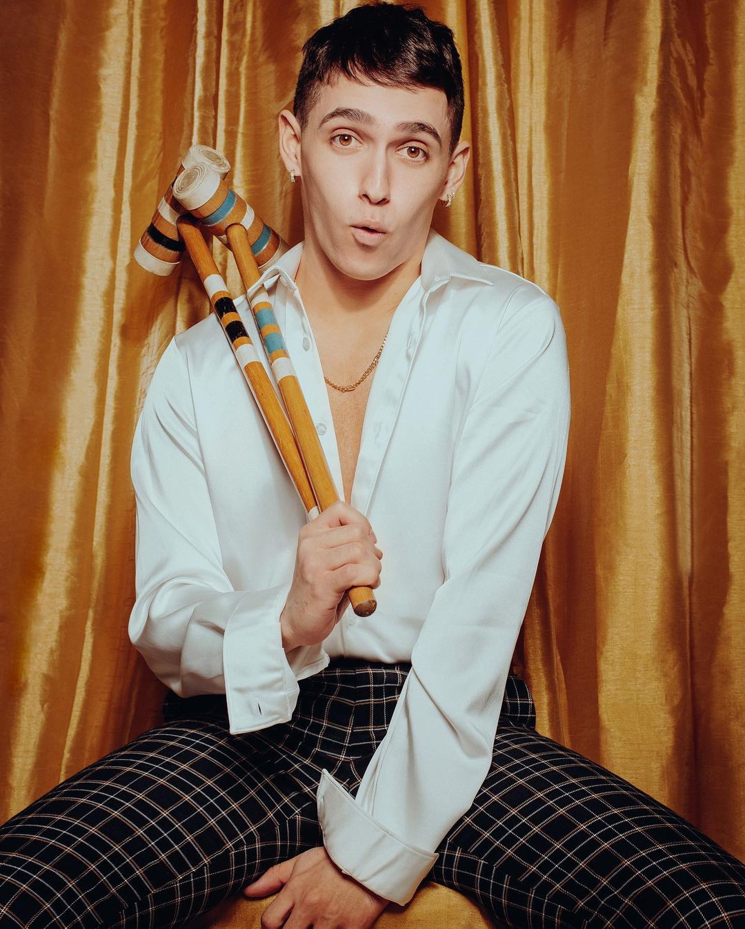 What does Gino Cosculluela do? His Age, Siblings, GF, Net Worth - Net ...