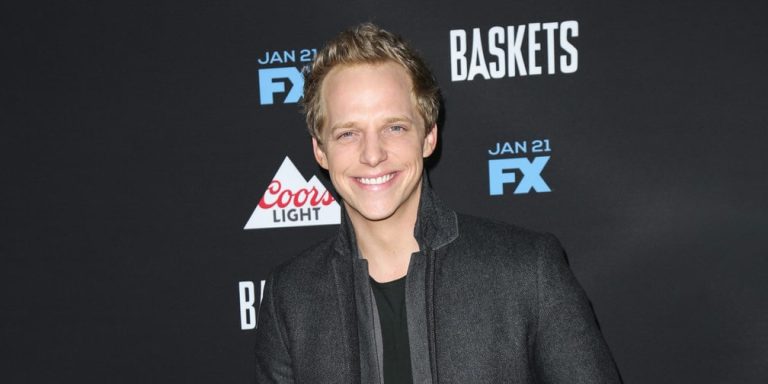 Chris Geere Biography: Height, Wife, Net Worth, Children, Age - Net ...