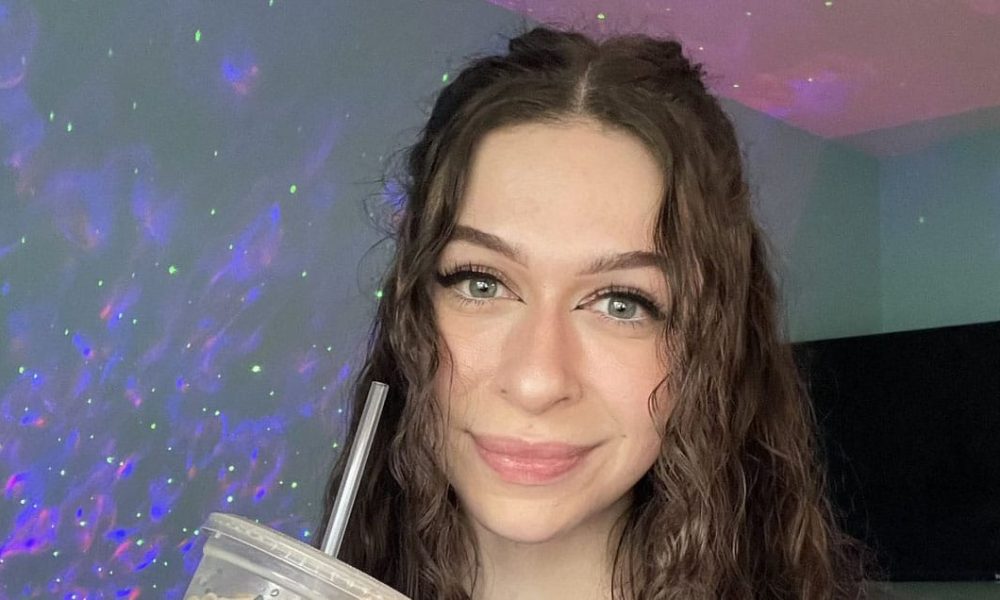 Who is youtuber Hannahxxrose? Age, Boyfriend, Real Name, Wiki - Net ...