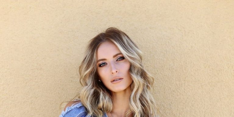 Details About Sarati: Age, Height, Real Name, Net Worth, Boyfriend ...