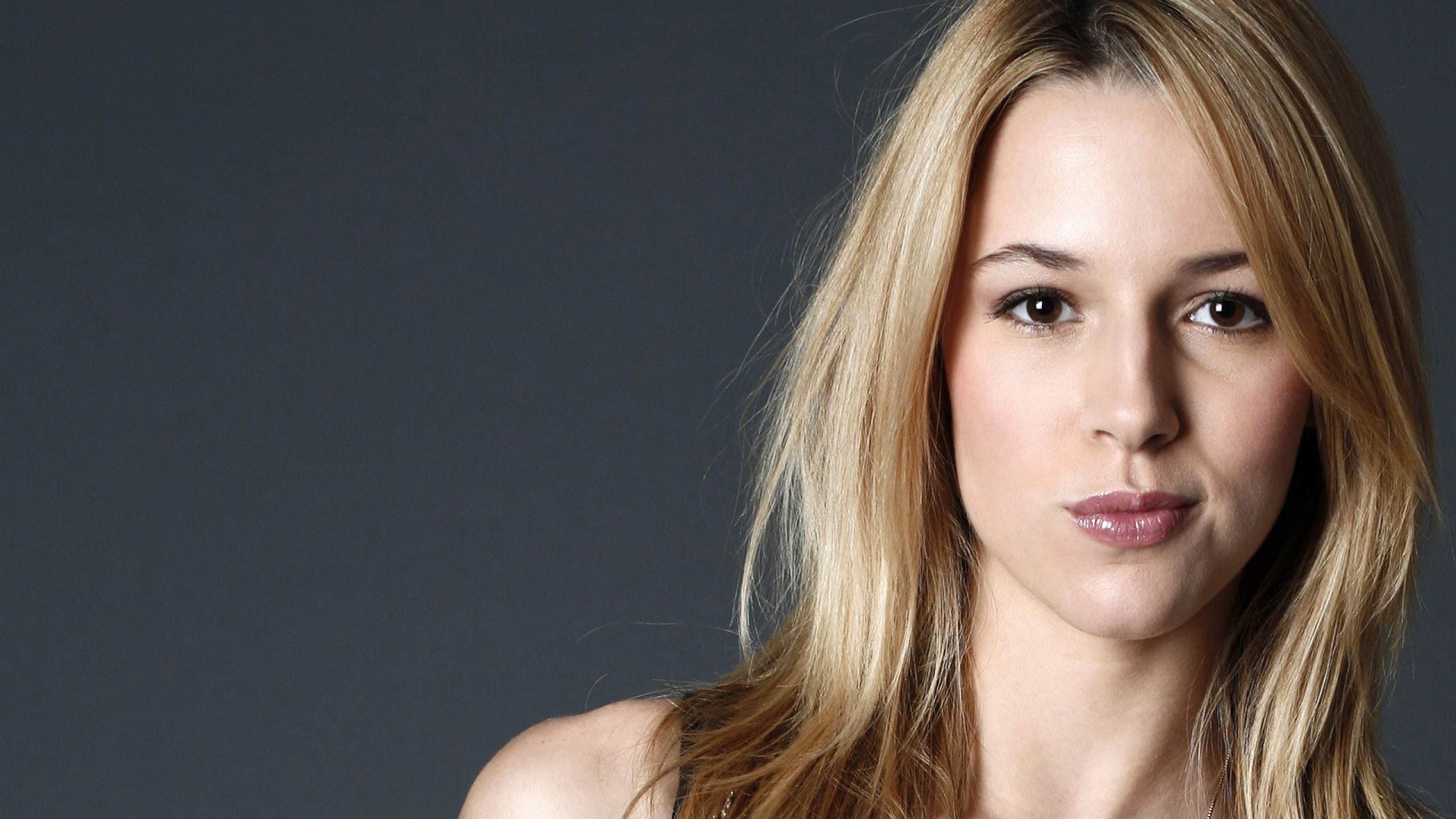 About Alona Tal: Age, Height, Husband, Net Worth, Children, Wiki - Net ...
