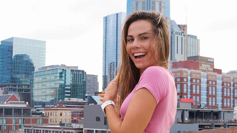 A Closer Look at AmyyWoahh's Life: Age, Real Name, Net Worth - Net ...