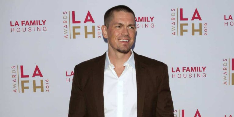 How tall is Steve Howey? Height, Wife, Net Worth, Weight Loss - Net ...